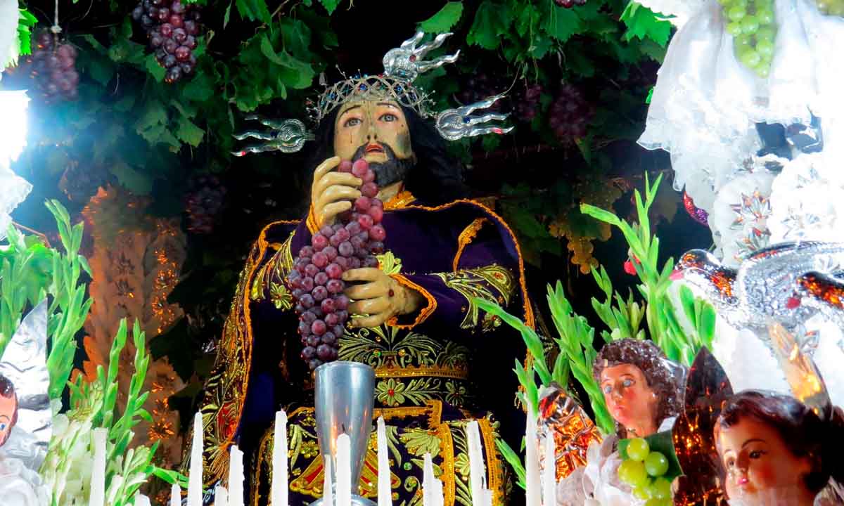 Sábado De Pasión En Ayacucho Procesión Del Señor De La Parra Guía